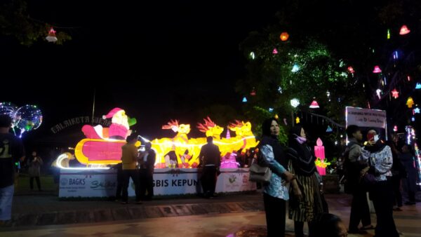 Lampion Bertemakan Natal Hiasi Kota Solo, Ribuan Masyarakat Antusias