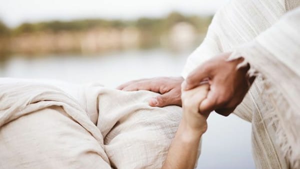 Ketika Kita Mengangkat Tangan, Tuhan akan Turun Tangan